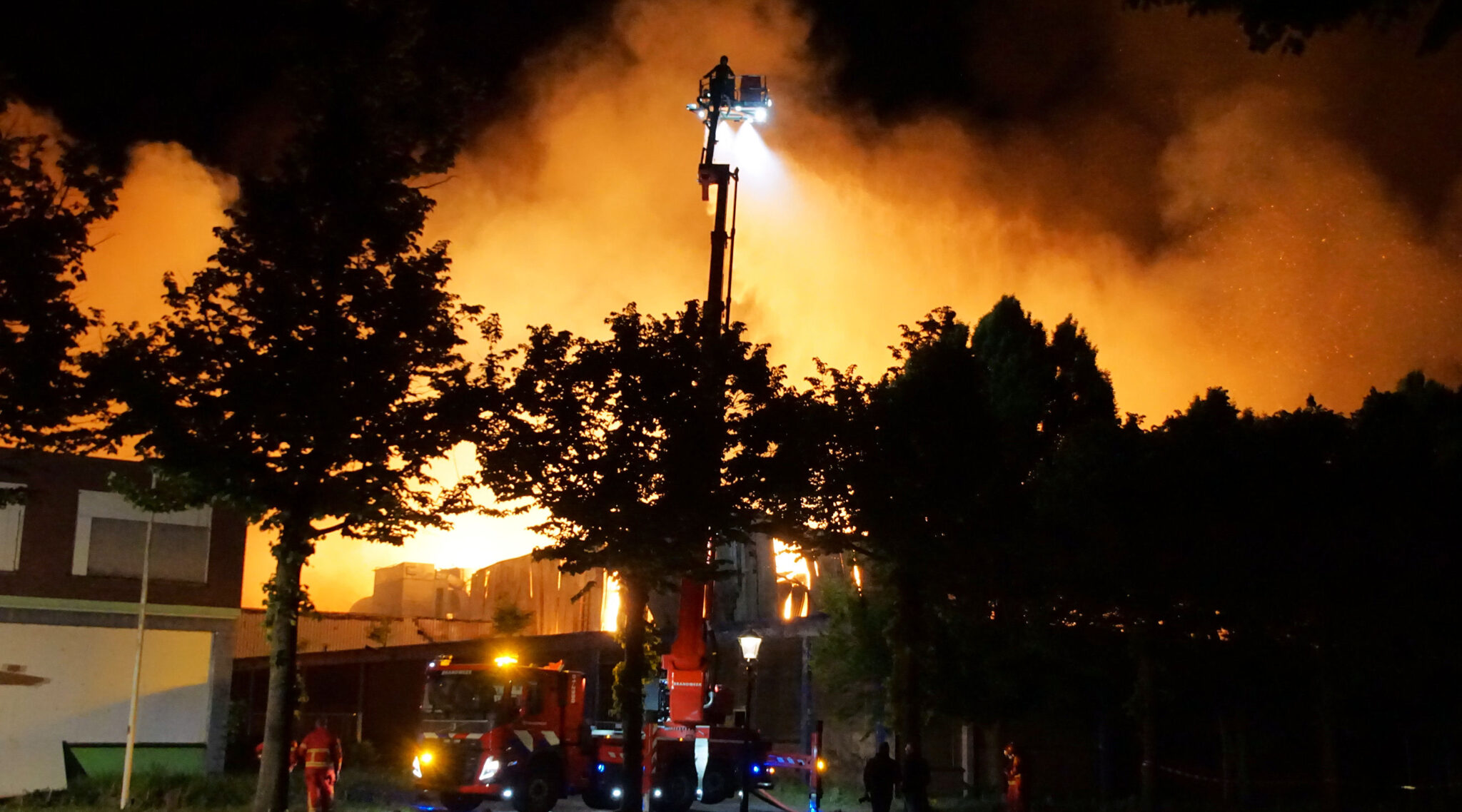 Terugblik zeer grote brand Oude Pekela: “Alles stond in brand, het leek ...